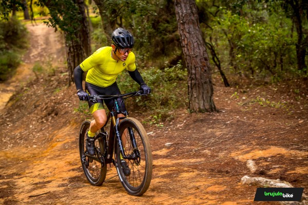 Probamos la Scott Spark RC 900 SL AXS, la más ligera y rápida de la gama RC