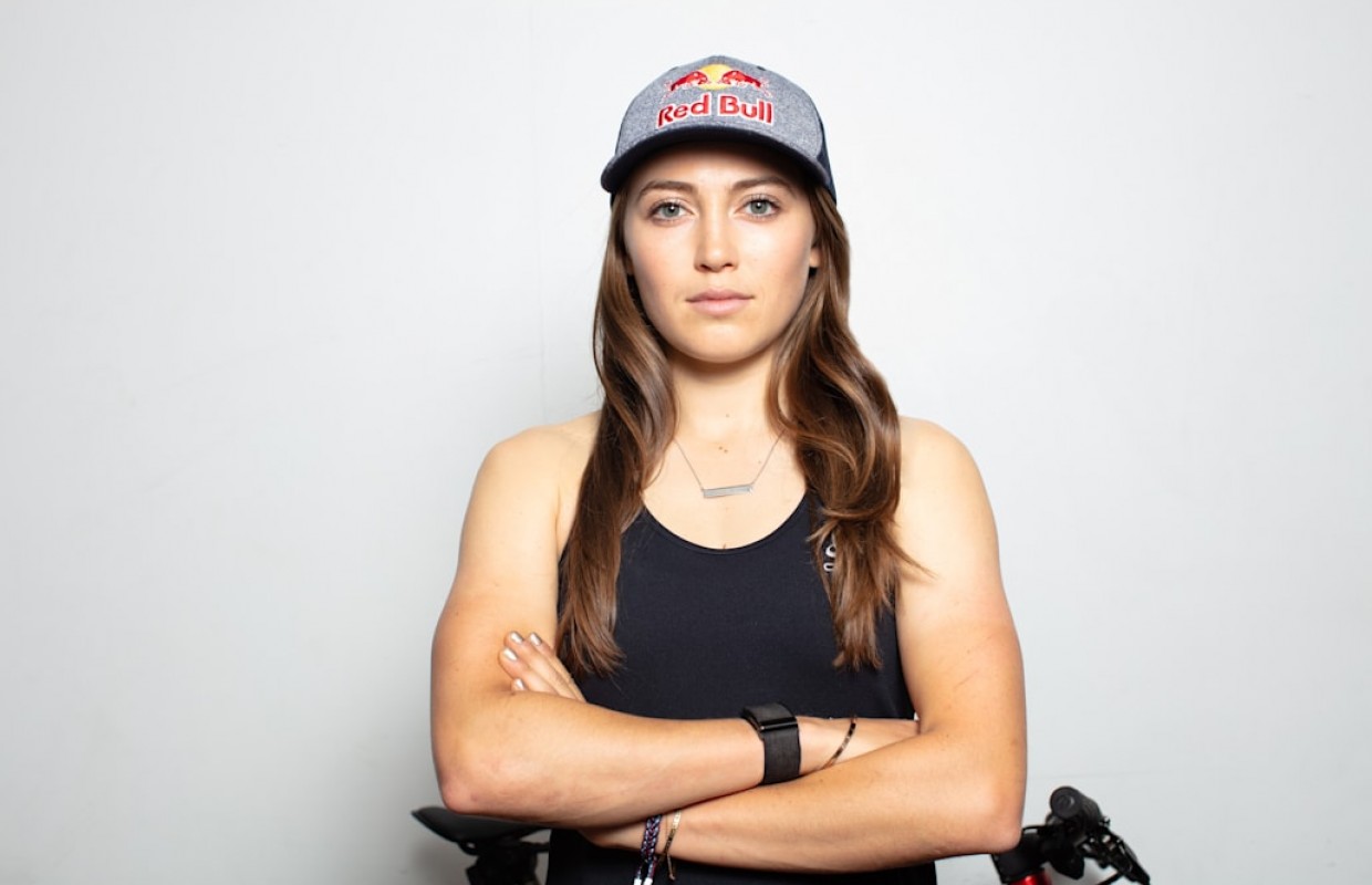 Kate Courtney anuncia la Beca Sparkle On destinada a estudiantes ciclistas