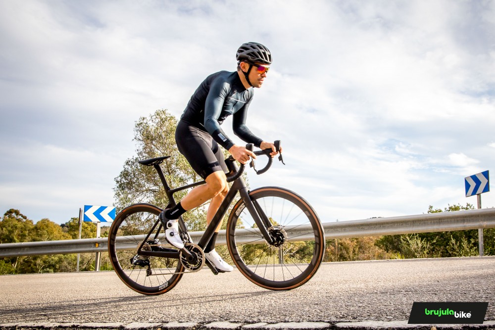 Probamos la Scott Addict RC Ultimate 2021, una bici World Tour ...