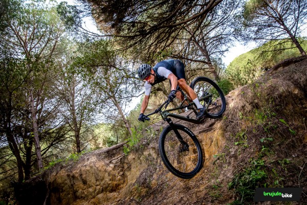 We test the Lefty Ocho Carbon 120, more travel and better performance ...