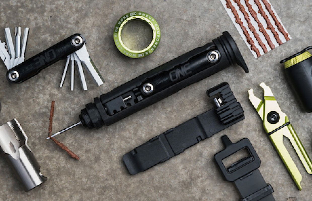 Nuevas multiherramientas insertables OneUp: Threadless Carrier & V2 EDC