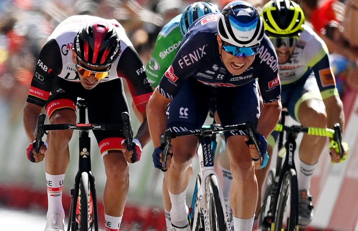 Philipsen wins the sprint and Roglic remains in the lead