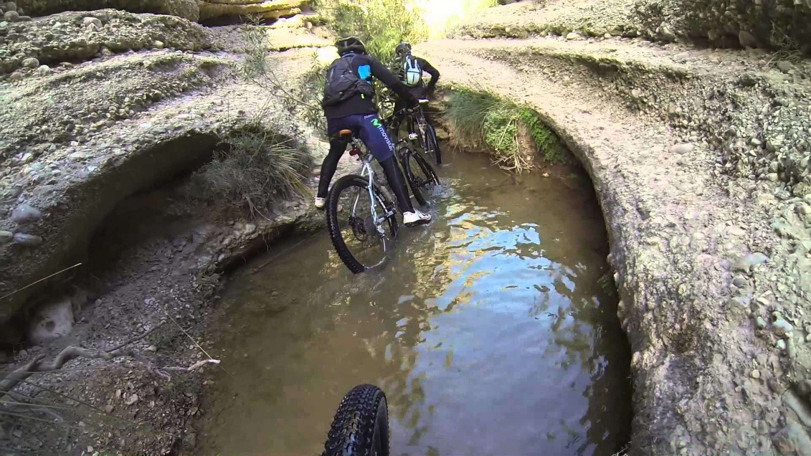 Consejos para cruzar un río sobre tu MTB