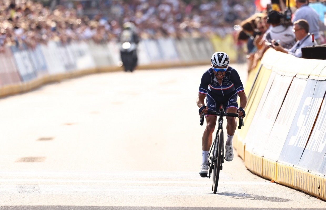 Exhibition by Alaphilippe to retain his World Champion title in Flanders