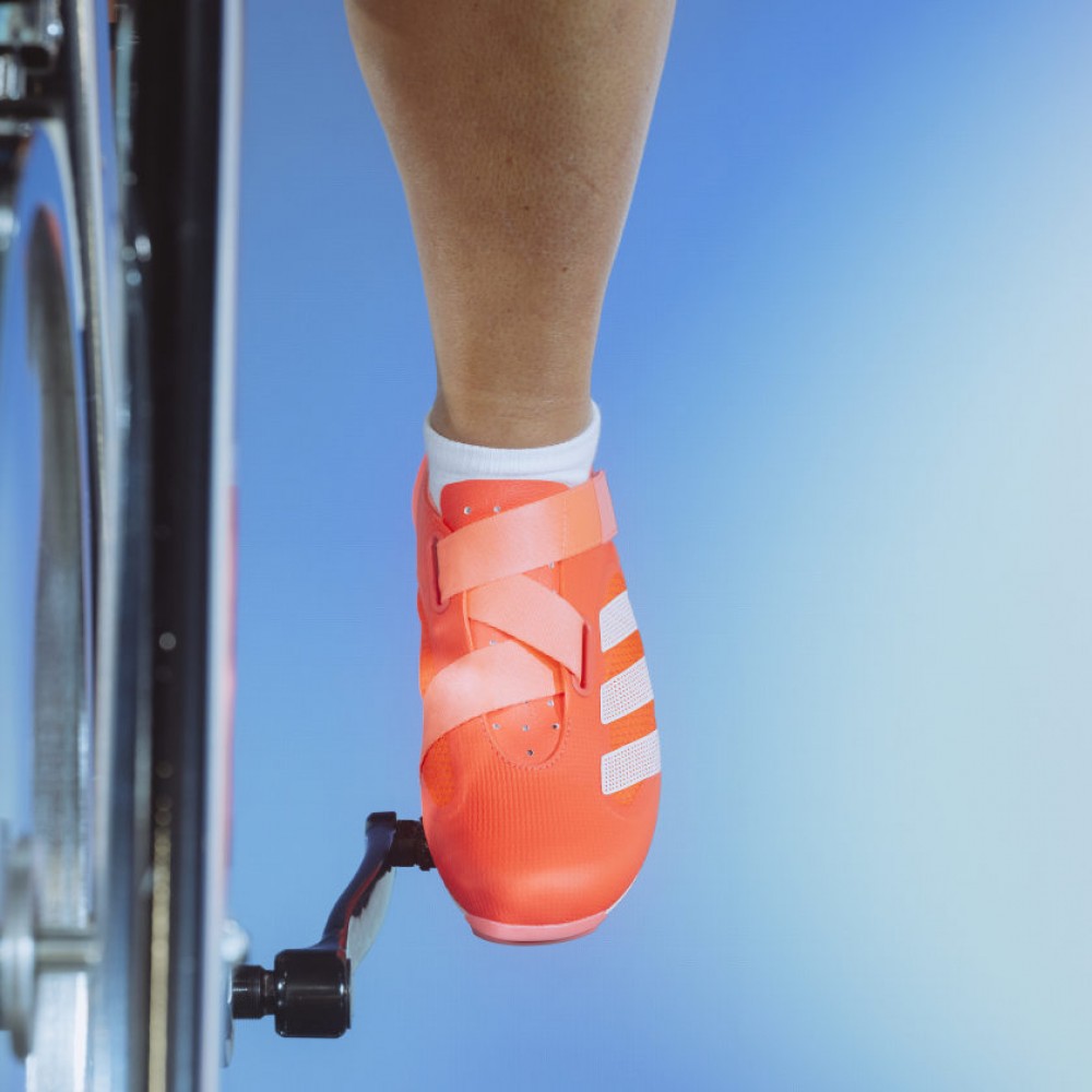 Adidas sigue ampliando su catálogo de zapatillas para ciclismo