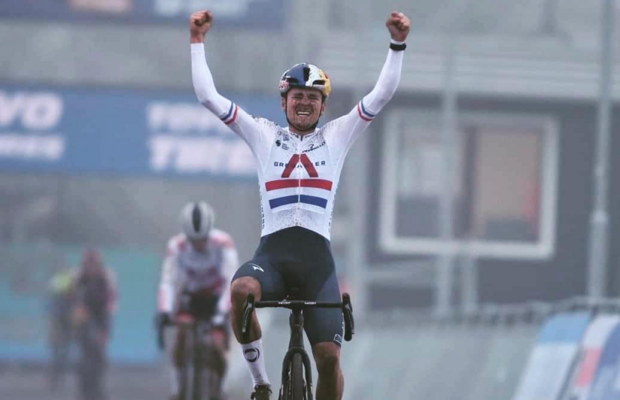 Tom Pidcock gana su primera Copa del Mundo CX Élite