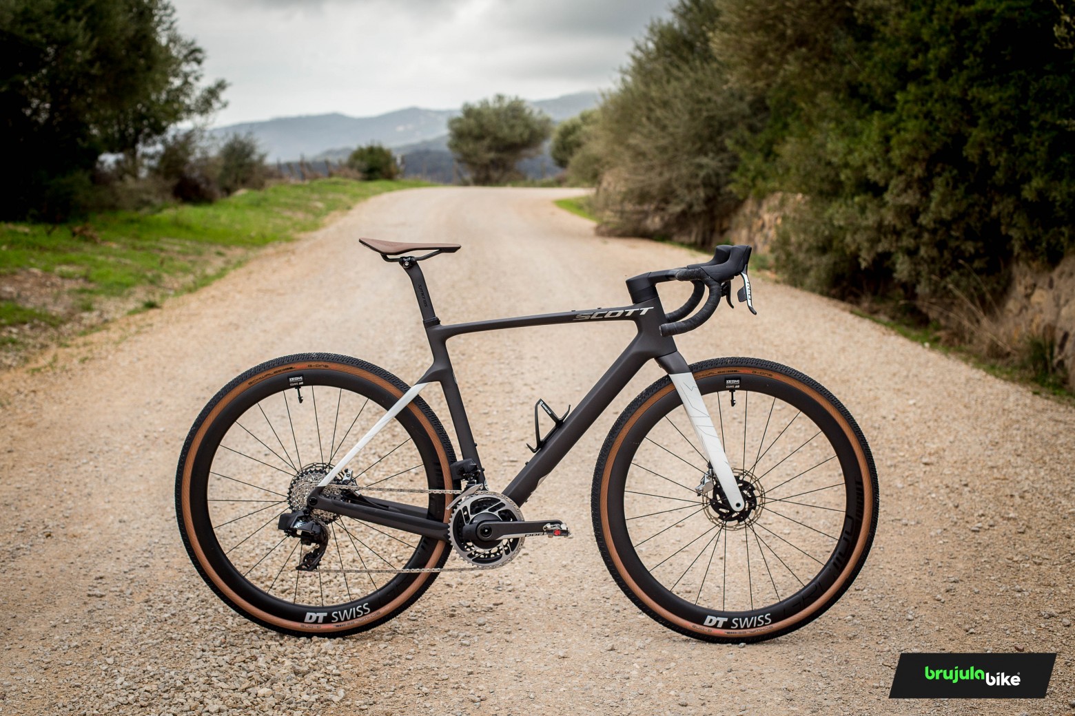 We test the Scott Addict Gravel Tuned: integration, speed and ...