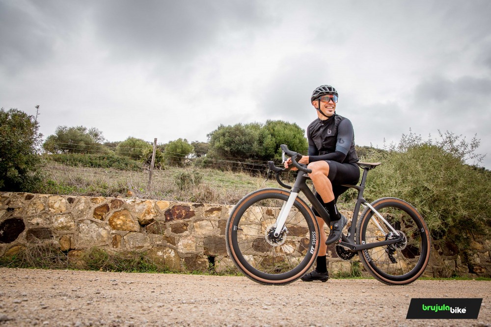 Probamos la Scott Addict Gravel Tuned: integración, velocidad y ...
