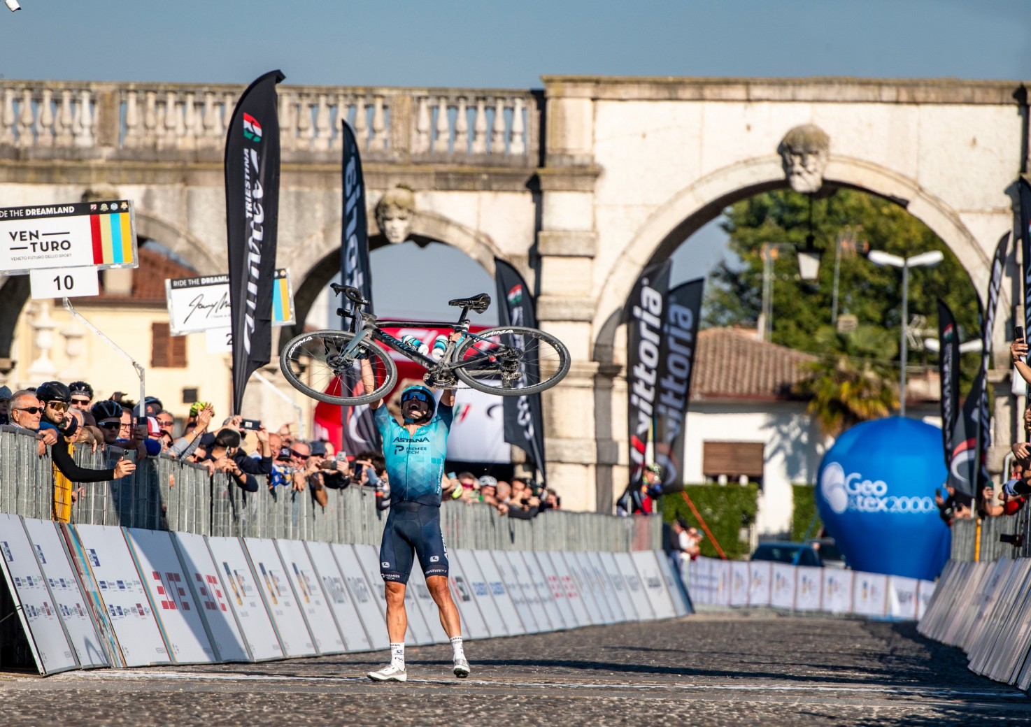 Qué sabemos de la Copa del Mundo y el Mundial Gravel que prepara la UCI
