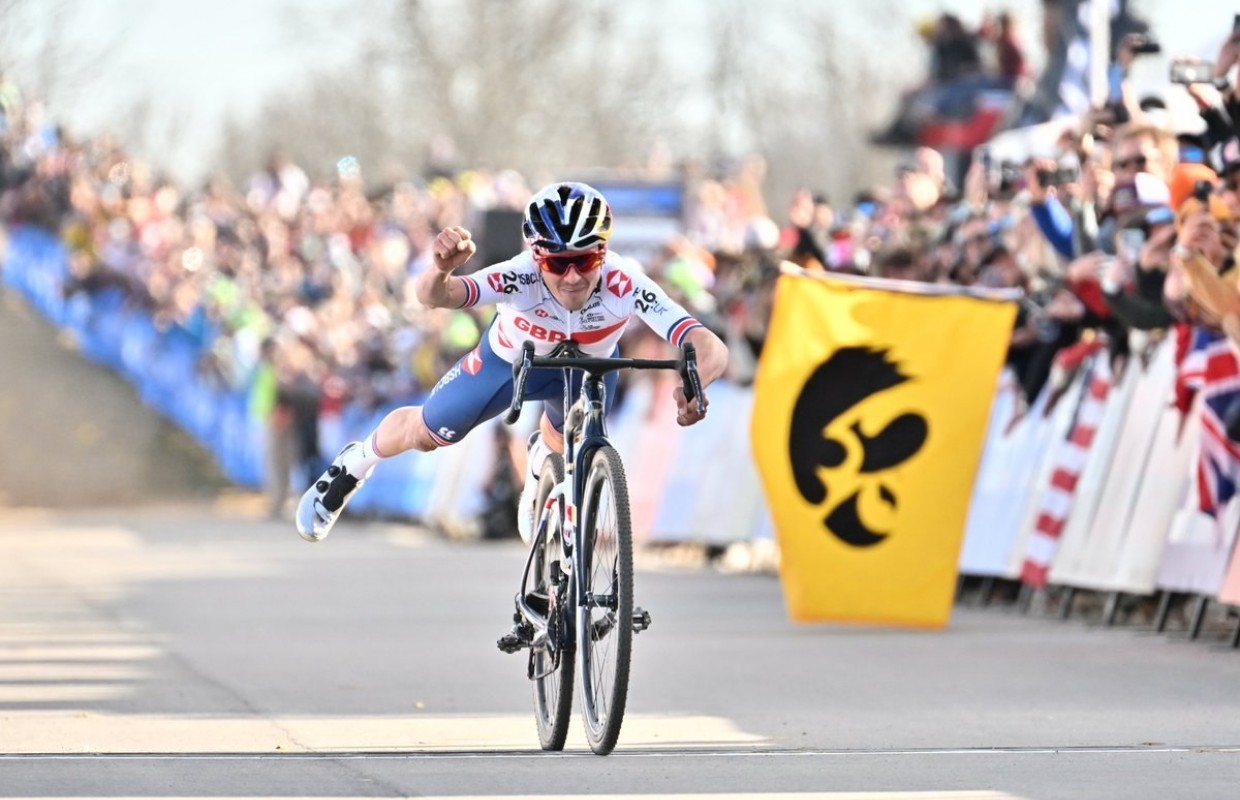 Pidcock da un recital, gana su primer Mundial CX élite y se lanza a por ...