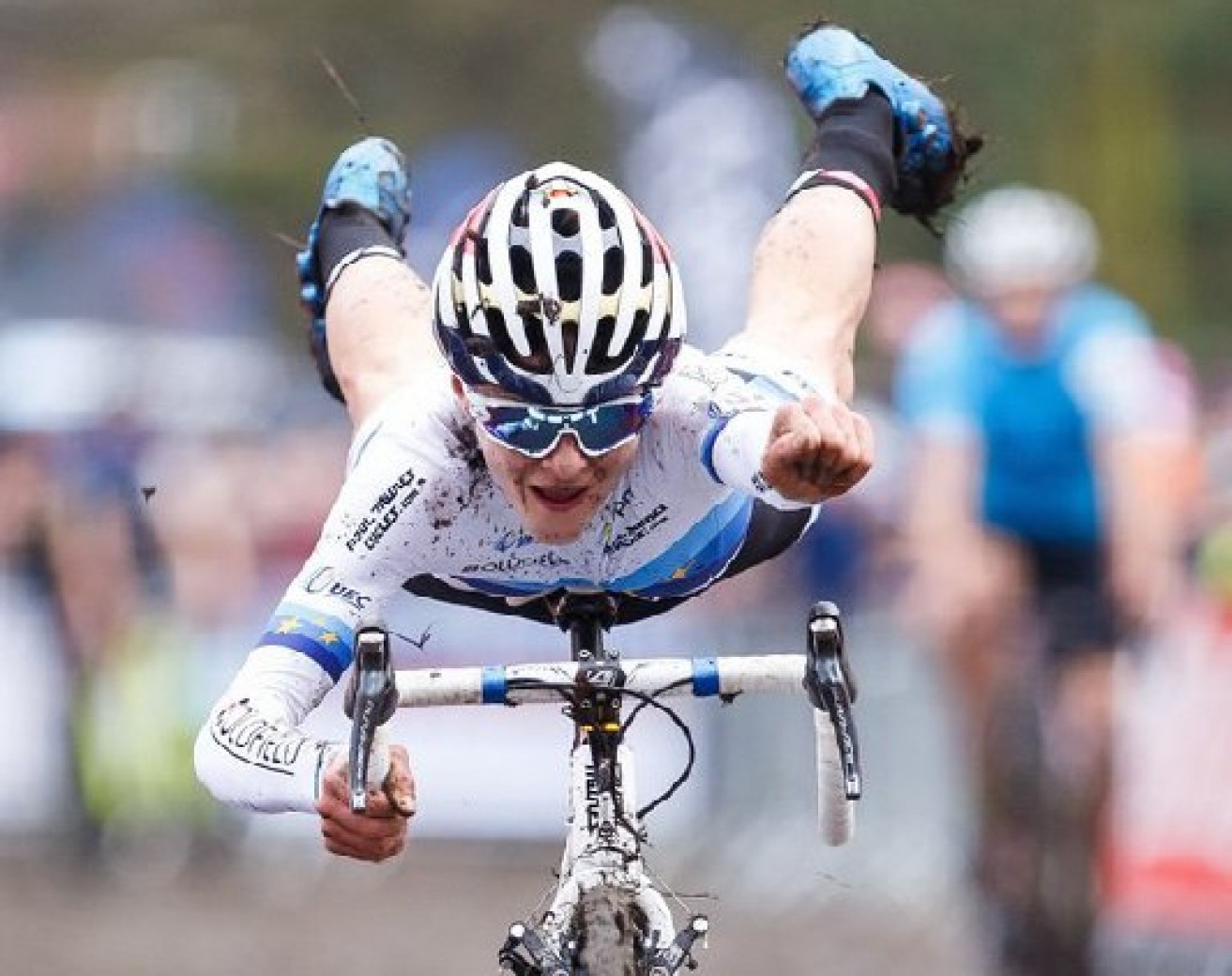 Pidcock da un recital, gana su primer Mundial CX élite y se lanza a por ...