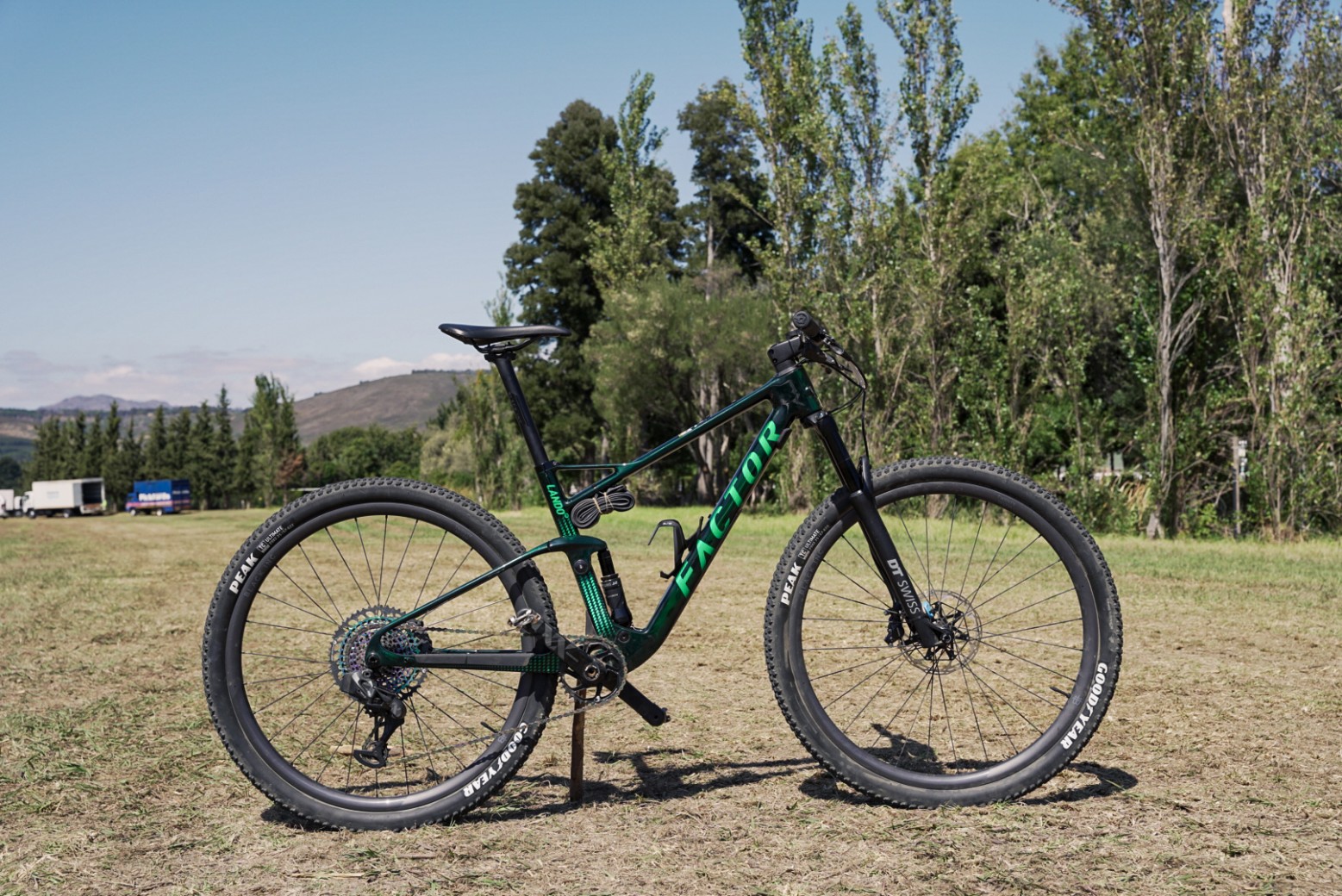 La marca de carretera FACTOR se estrena en MTB con sus dos primeros modelos