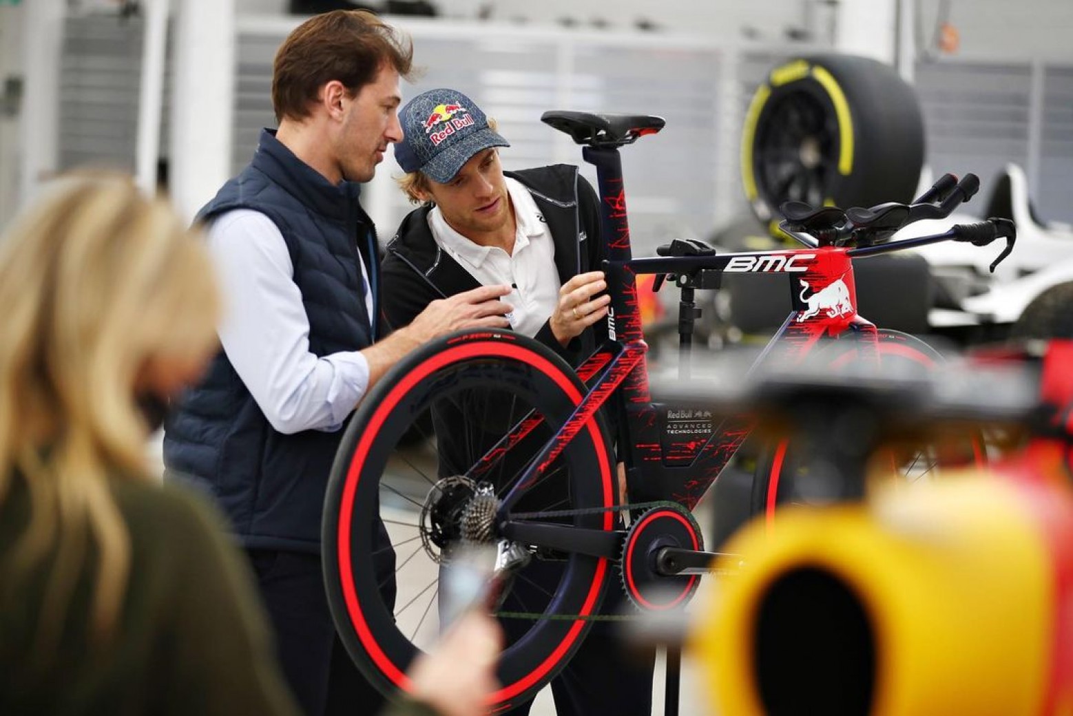 BMC y Red Bull presentan "la bicicleta de competición más rápida del mundo"