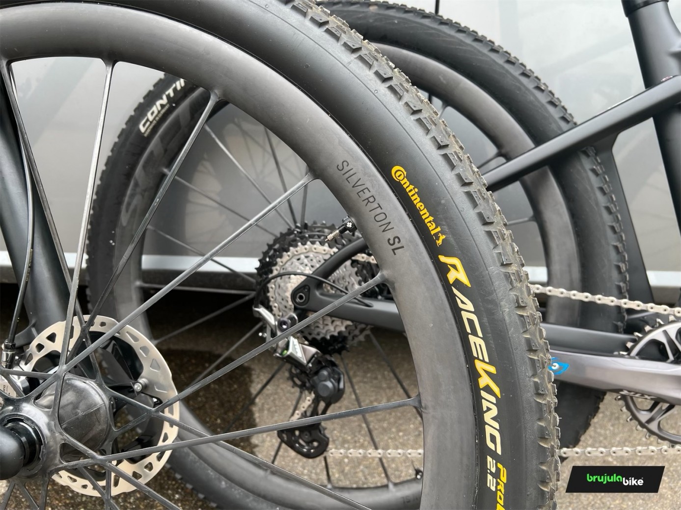 La BMC Fourstroke con suspensión electrónica de Tom Pidcock