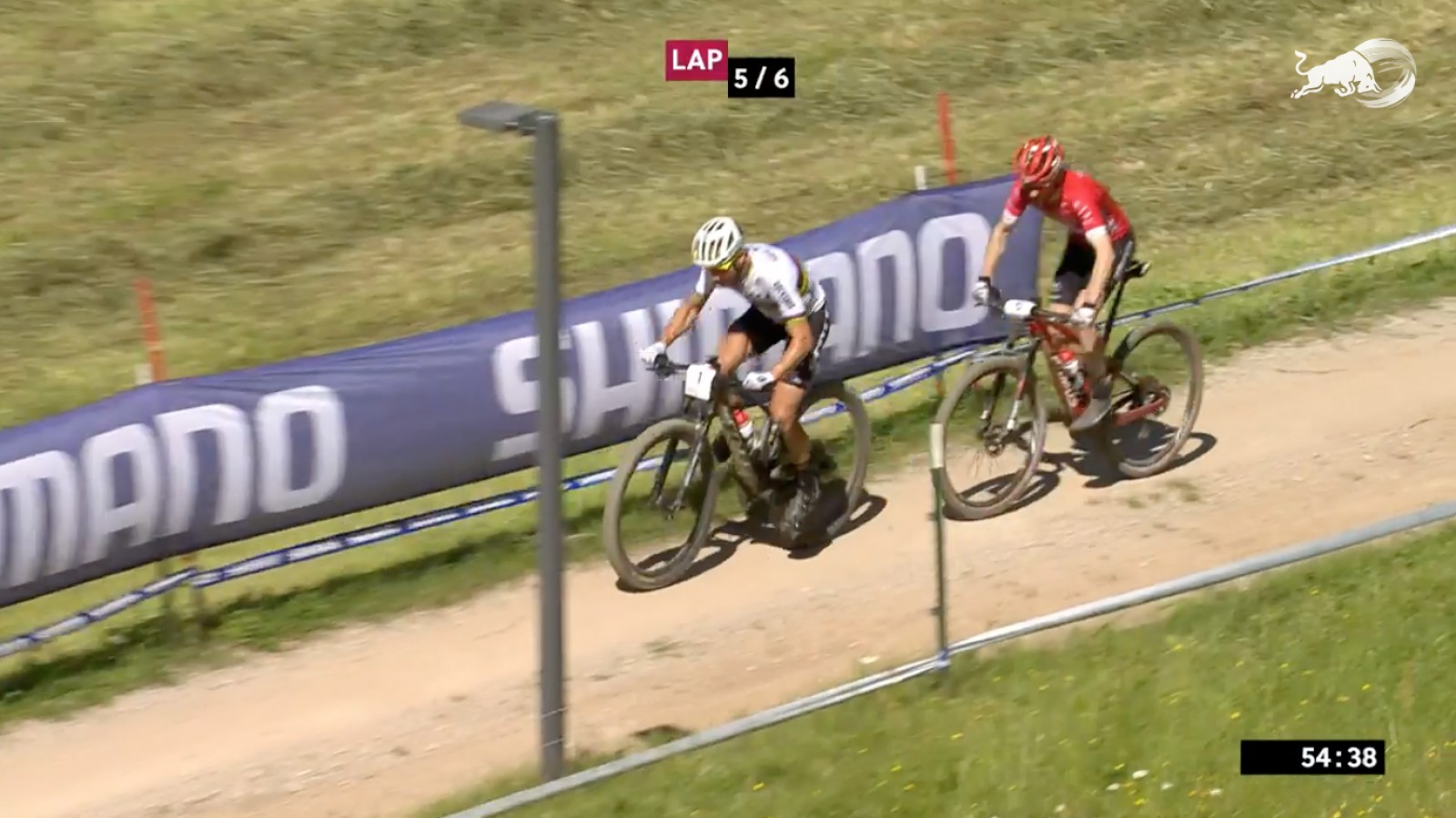 Fluckiger gana otra épica batalla a Nino Schurter en la Copa del Mundo de Leogang