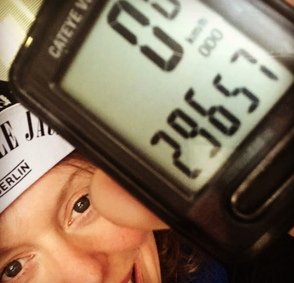 Jenny Graham da la vuelta al mundo en bici en 124 días y consigue el ...