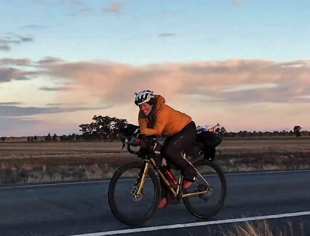 Jenny Graham da la vuelta al mundo en bici en 124 días y consigue el ...