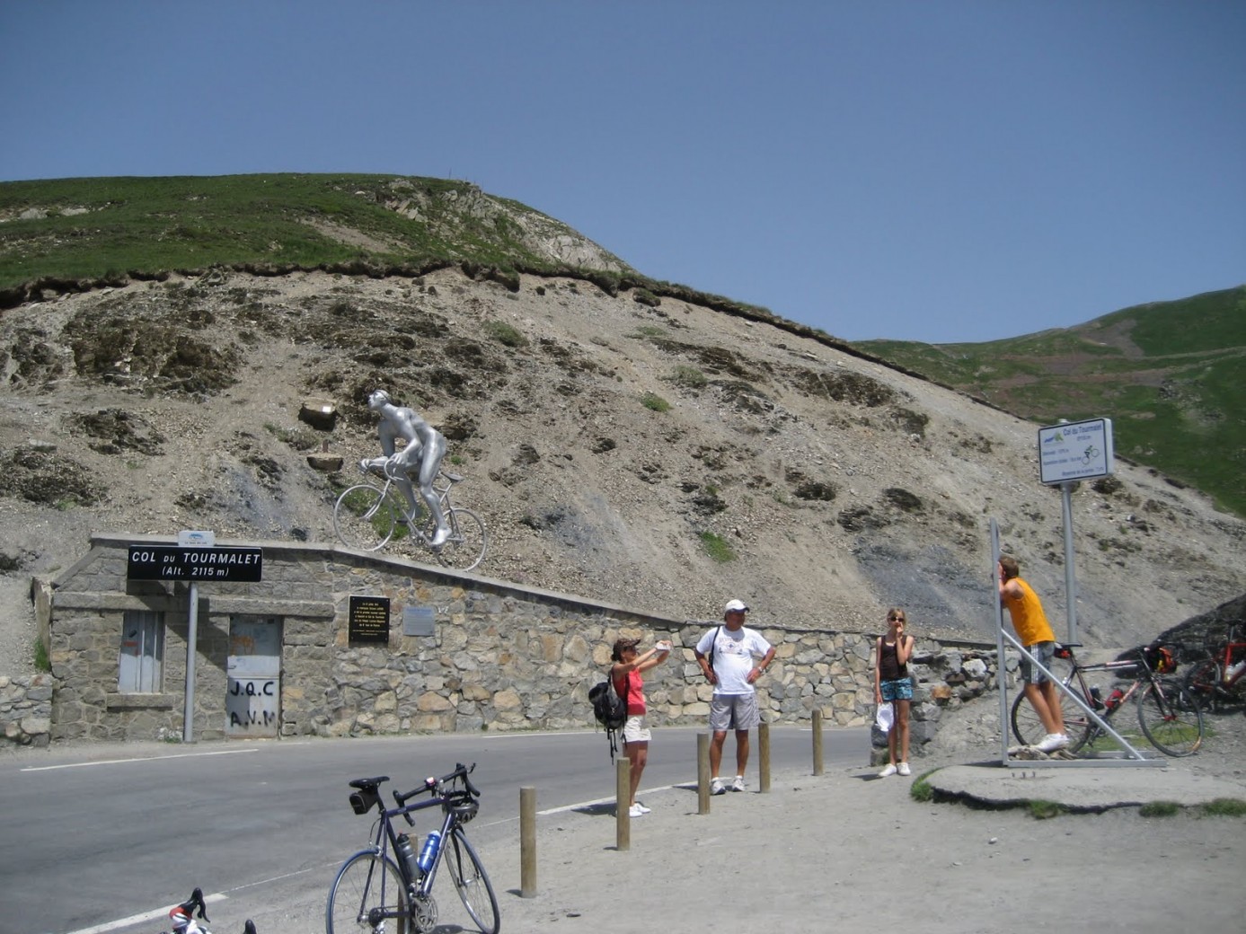 The 8 most emblematic mountain passes of the Tour de France