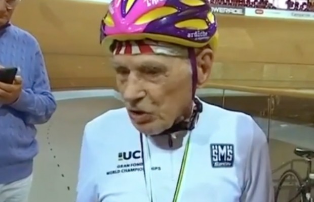 Robert Marchand intenta un nuevo récord en bici a sus 107 años