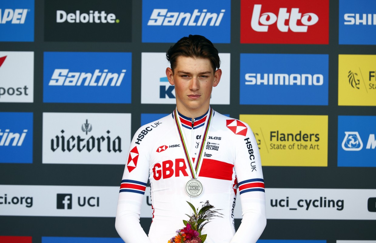 Quem é Josh Tarling e por que a INEOS o contratou?