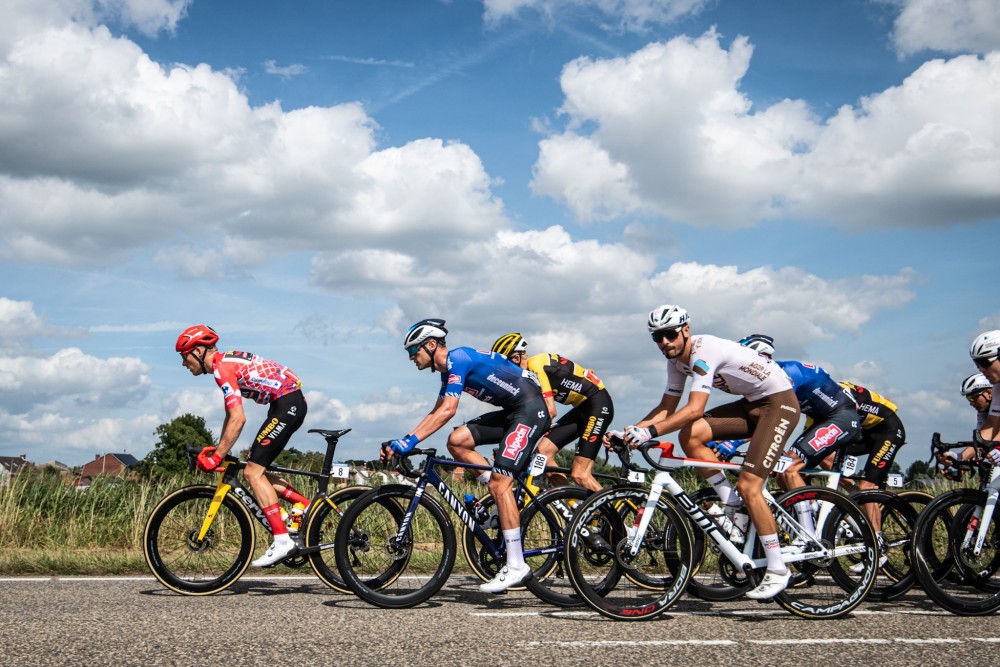Sam Bennett logra el doblete en la tercera etapa de La Vuelta a España