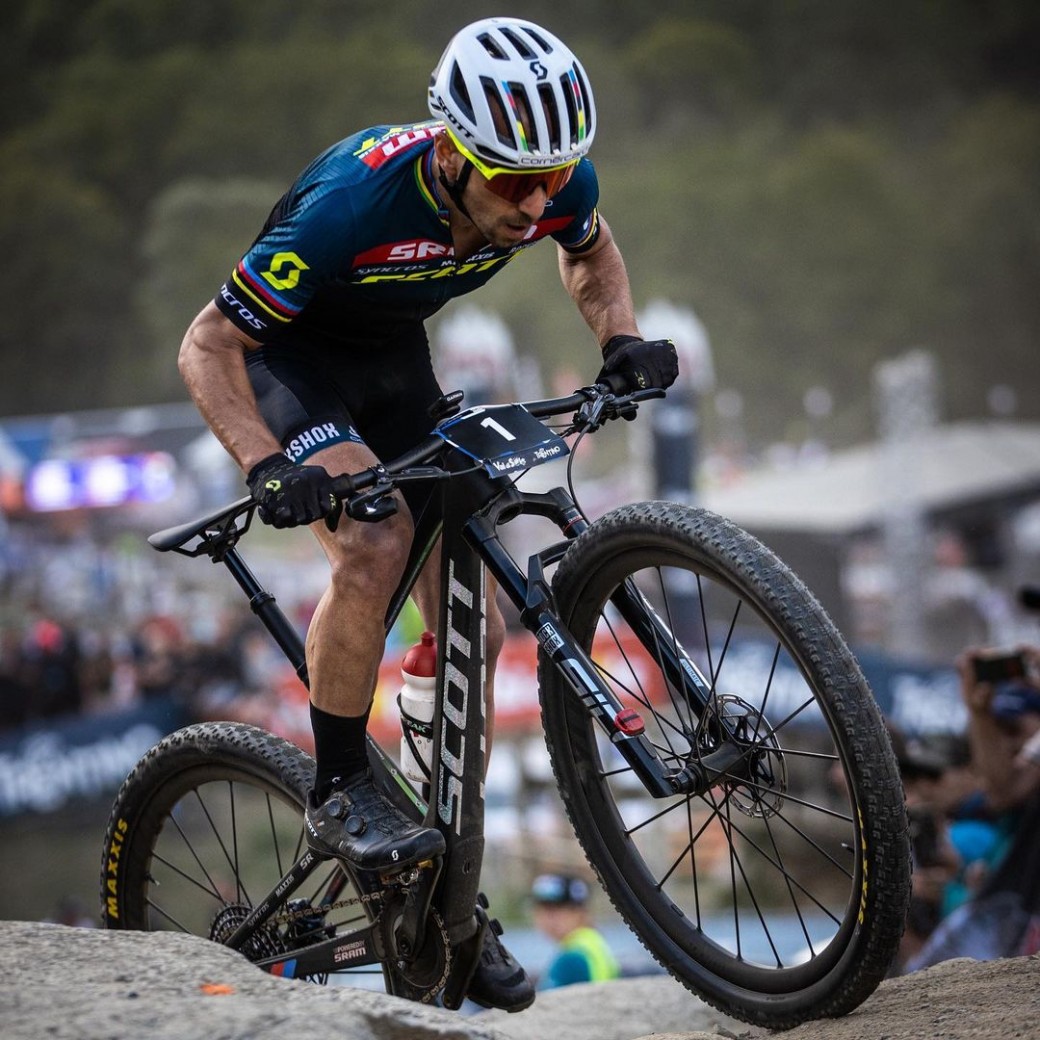 Nino Schurter ya luce el 10º Mundial en su SCOTT Spark