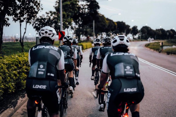 Cómo pedalear más rápido sin entrenar más: trucos que marcan la diferencia