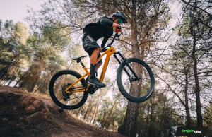 Handlebars with integrated screen from King Meter