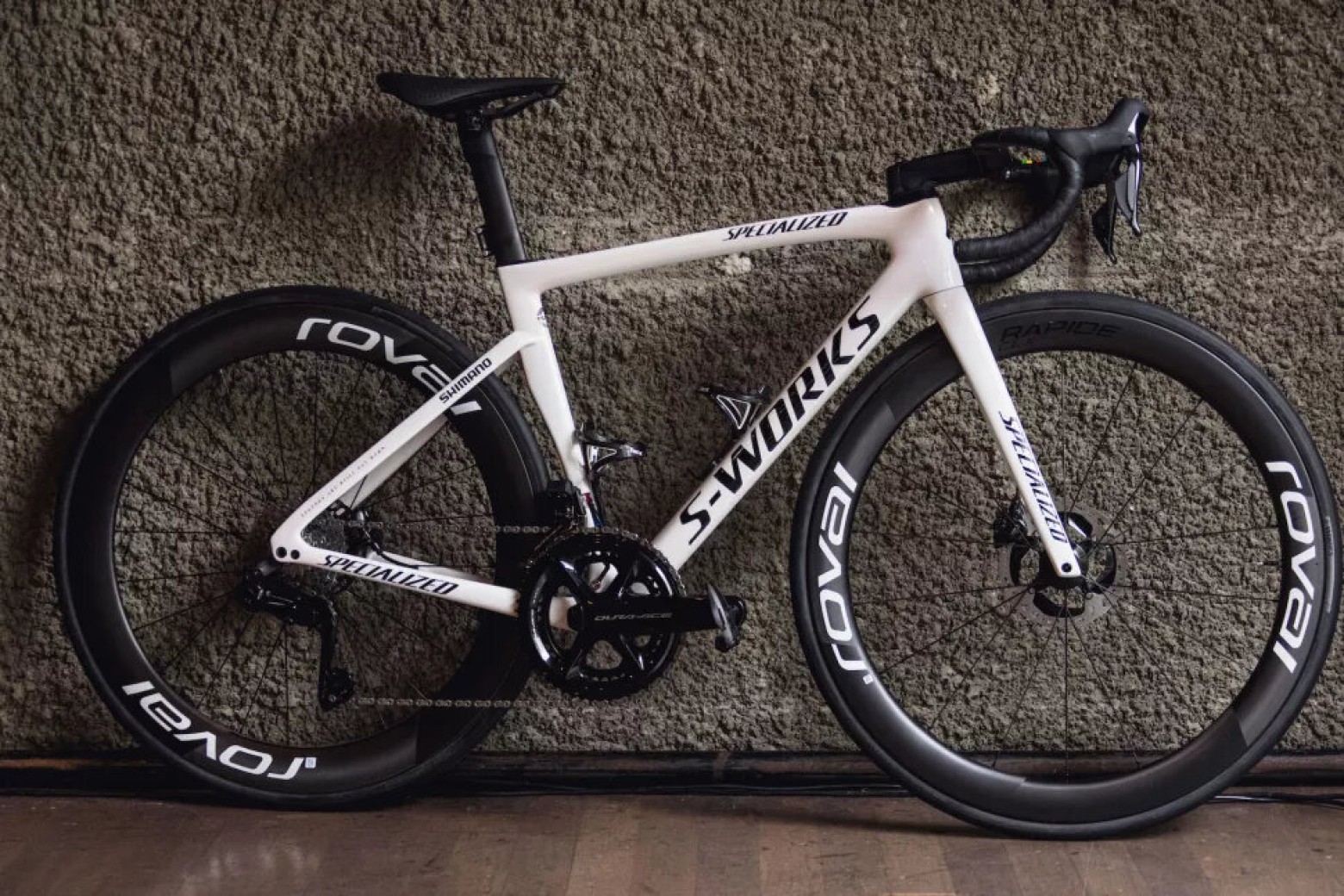 Evenepoel debuts the rainbow jersey on his S-Works Tarmac SL7