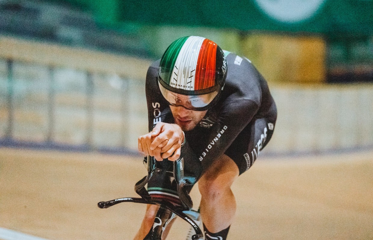 Filippo Ganna bate o recorde da hora