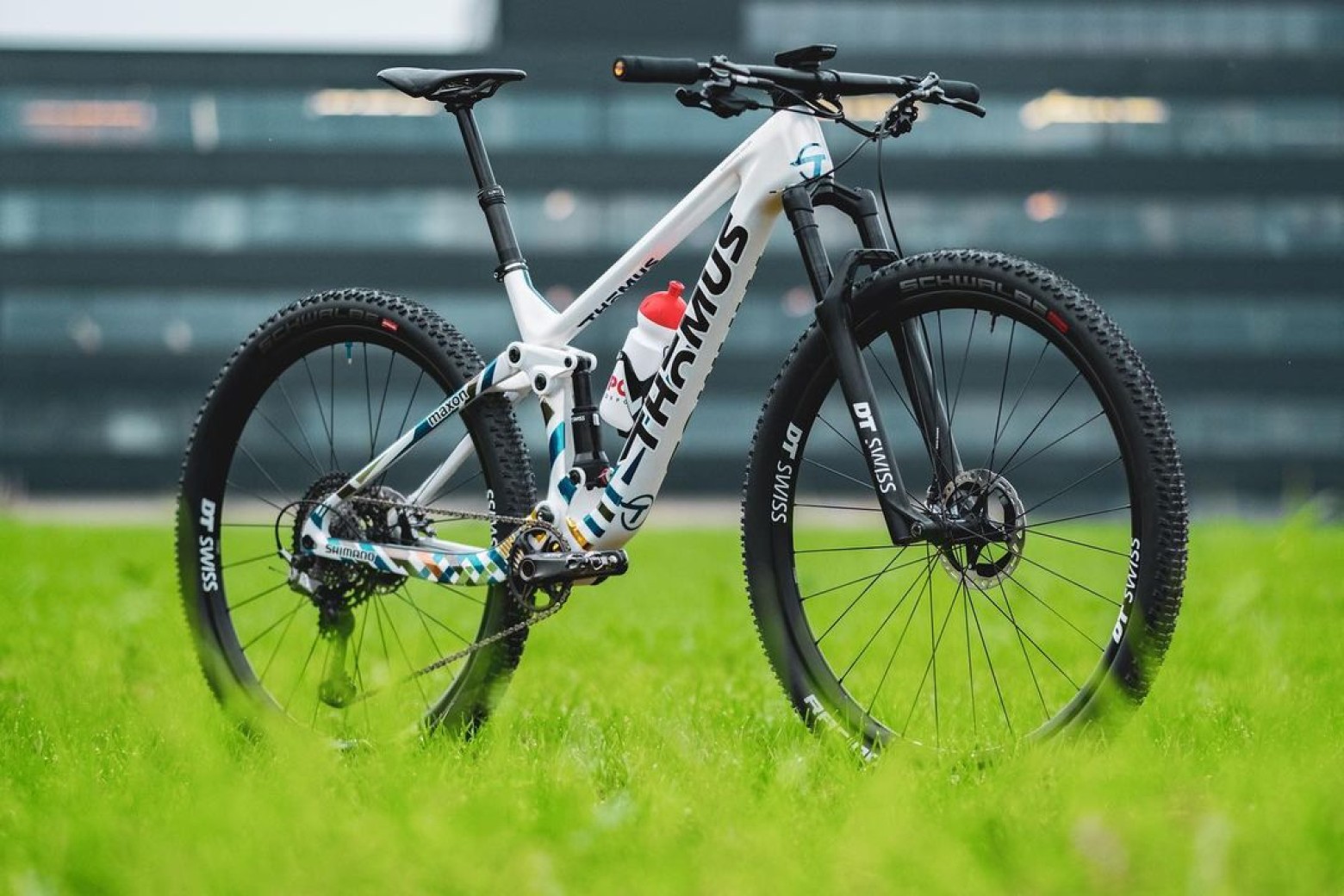 Alessandra Keller estrena una edición especial de su Thomus Ligthtrider