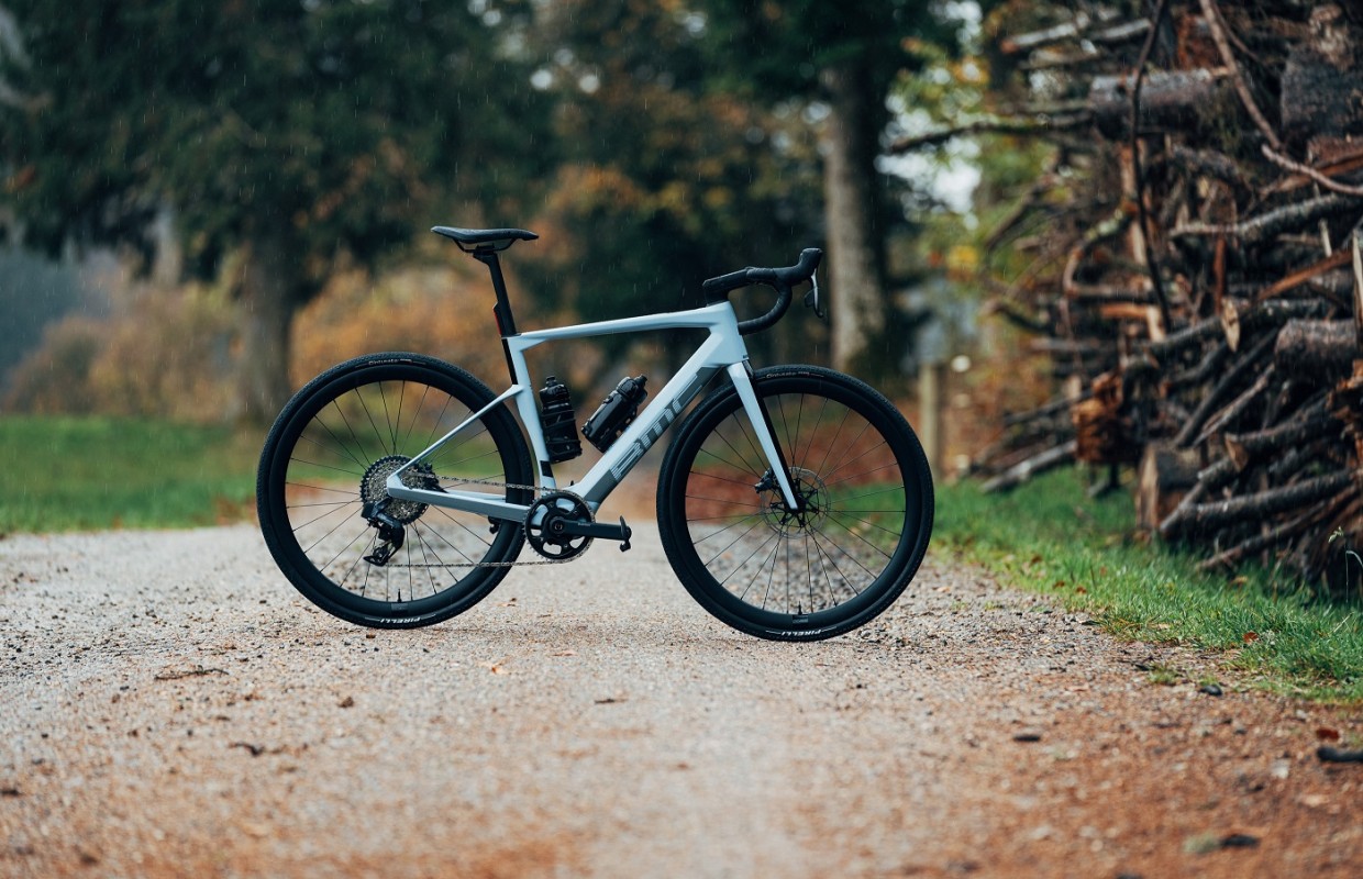 New BMC Roadmachine 01 AMP X: an electric endurance with many capabilities