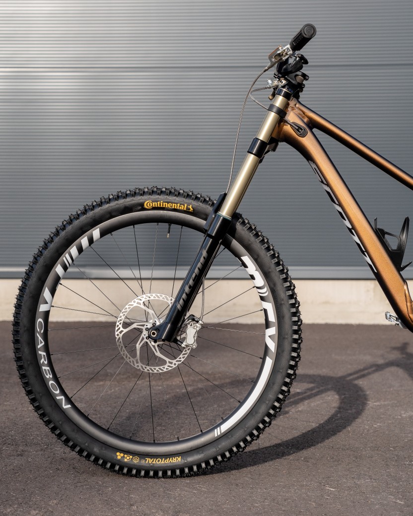 SCOTT Ransom Golden Night, otra creación única de Dangerholm