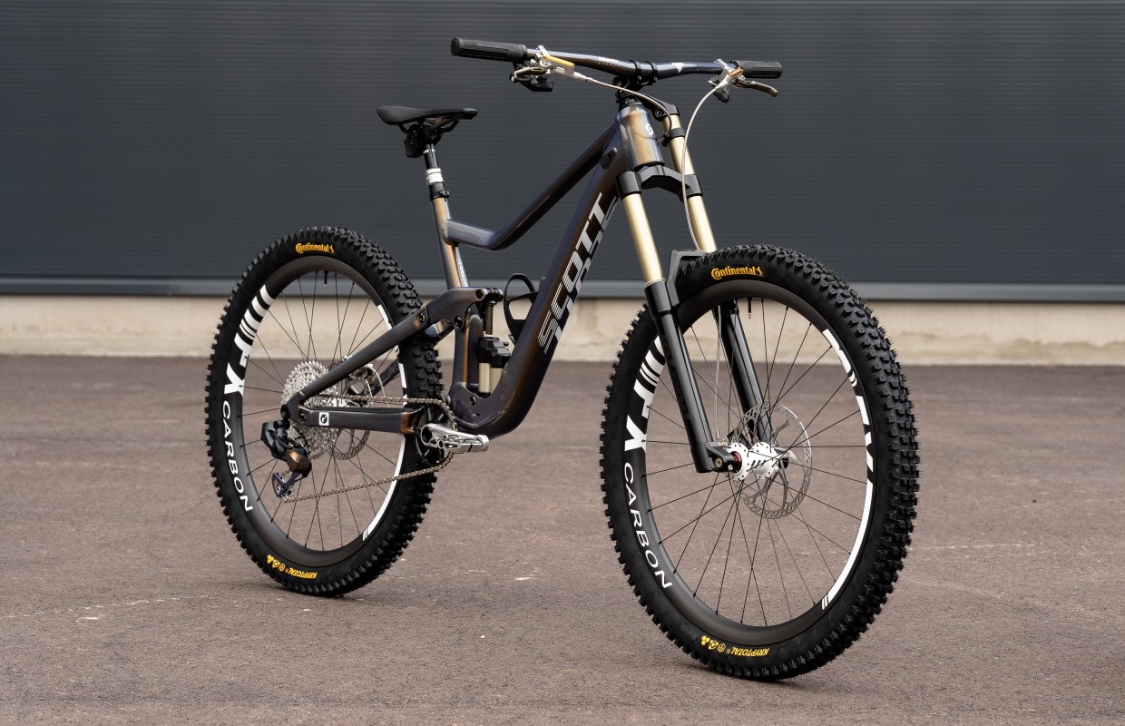 SCOTT Ransom Golden Night, outra criação única de Dangerholm