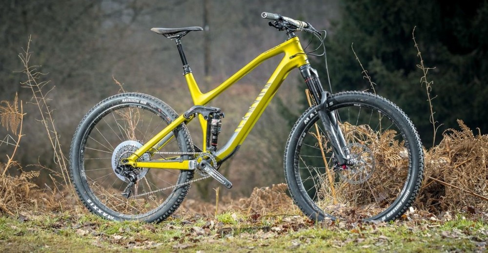 ¿Qué dice el color de la bici del ciclista?