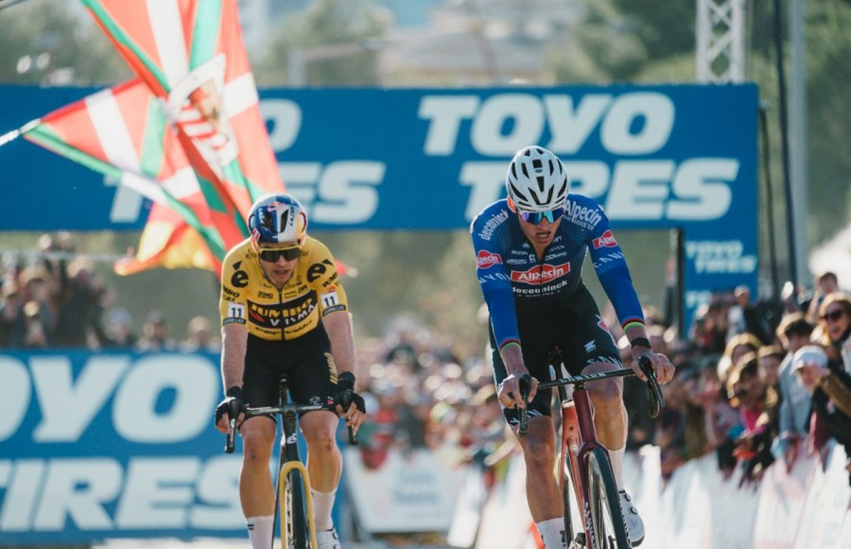 Van der Poel beats Van Aert at the Benidorm show