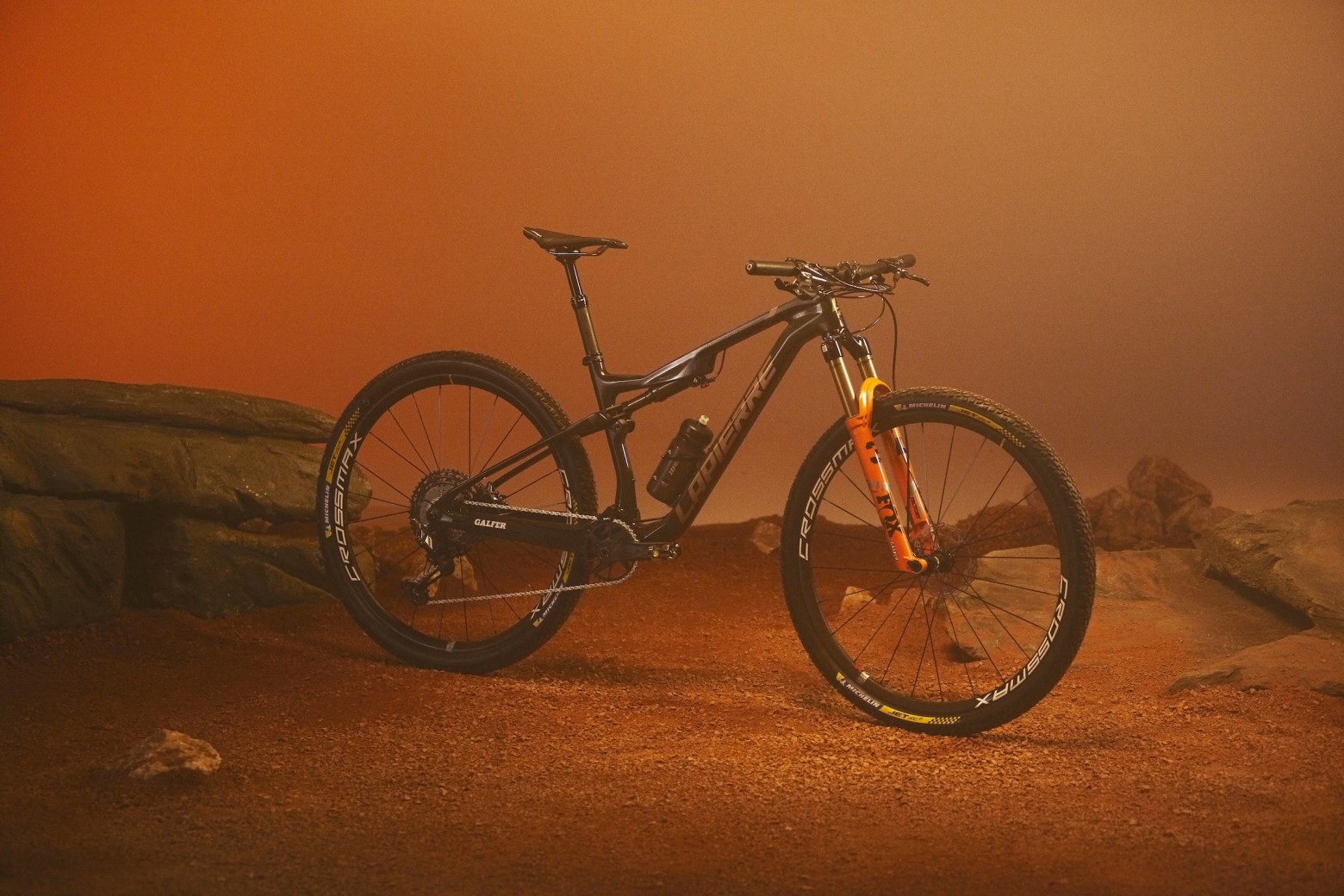 Desvelado el nuevo LAPIERRE MAVIC Unity Team, un equipo con capacidad ...