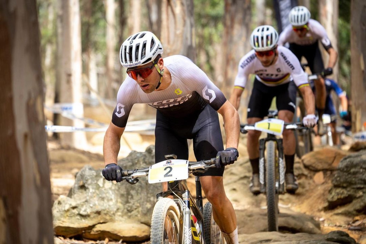 El SCOTT SRAM estrena equipaciones y deja atrás a uno de sus ...