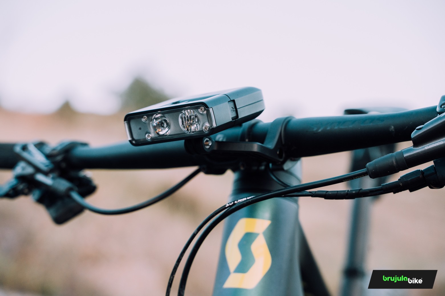 Probamos el foco Syncros Nanaimo 1200: máxima calidad e integración
