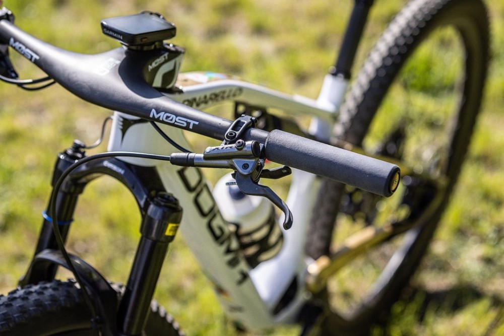 Al detalle las Pinarello Dogma XC personalizadas de Pidcock y Ferrand ...