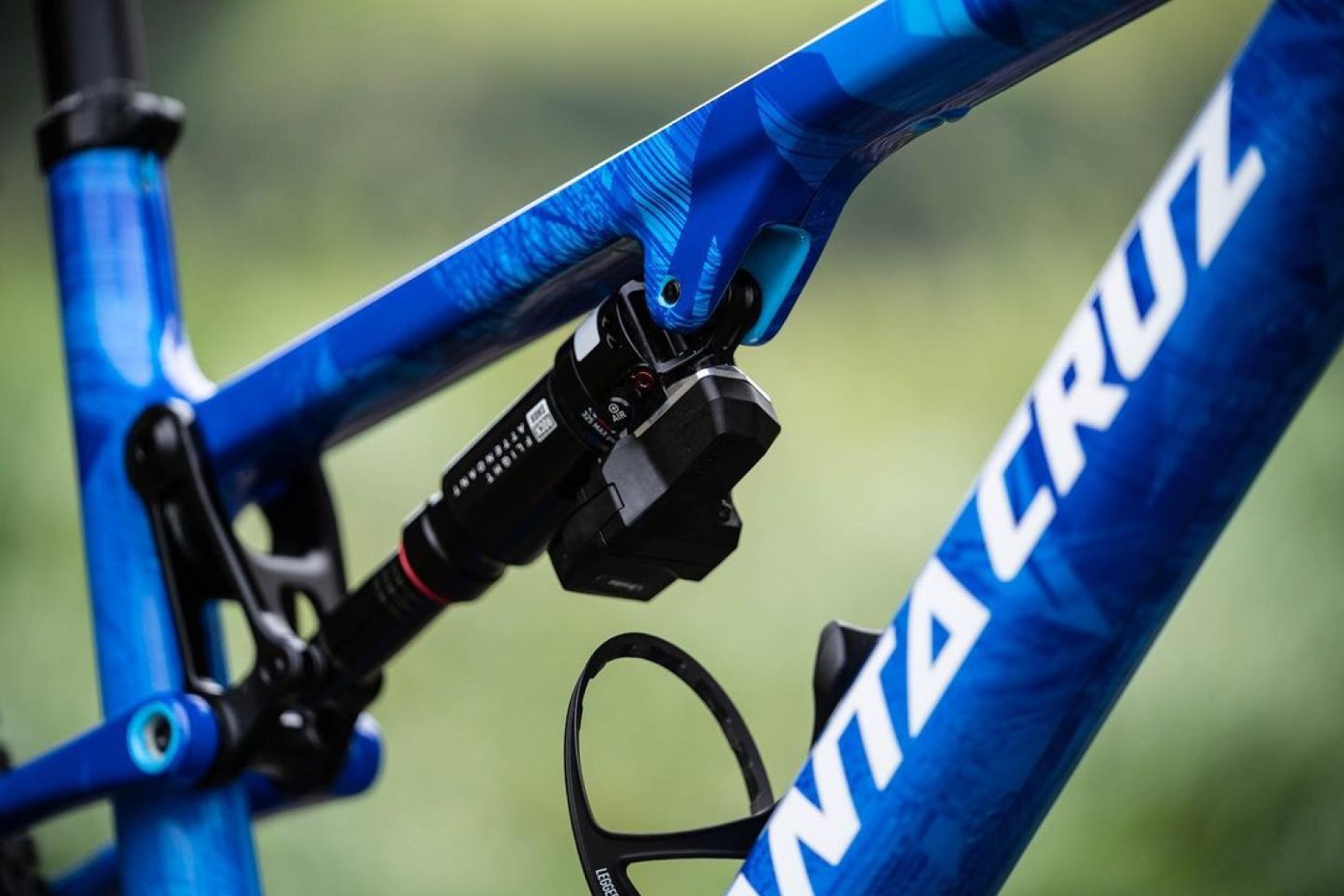 The RockShox SID Flight Attendant prototype is also featured on Braidot's Santa Cruz Blur for ...