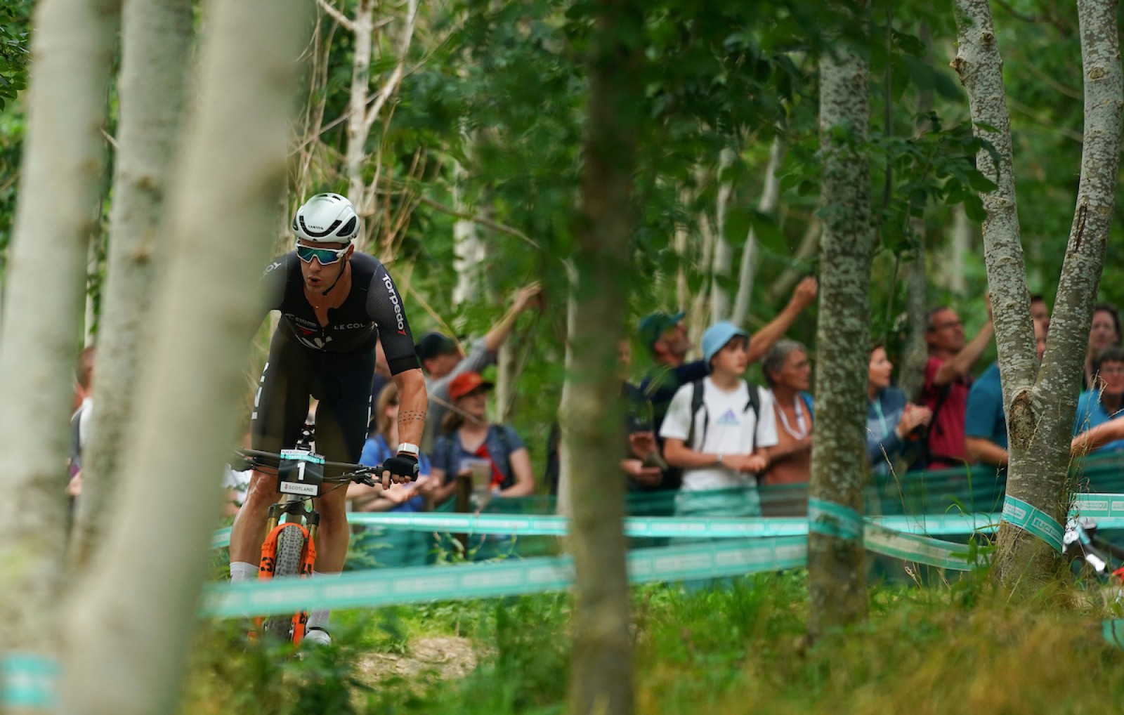 Tom Pidcock gana un emocionante Campeonato del Mundo XCO 2023