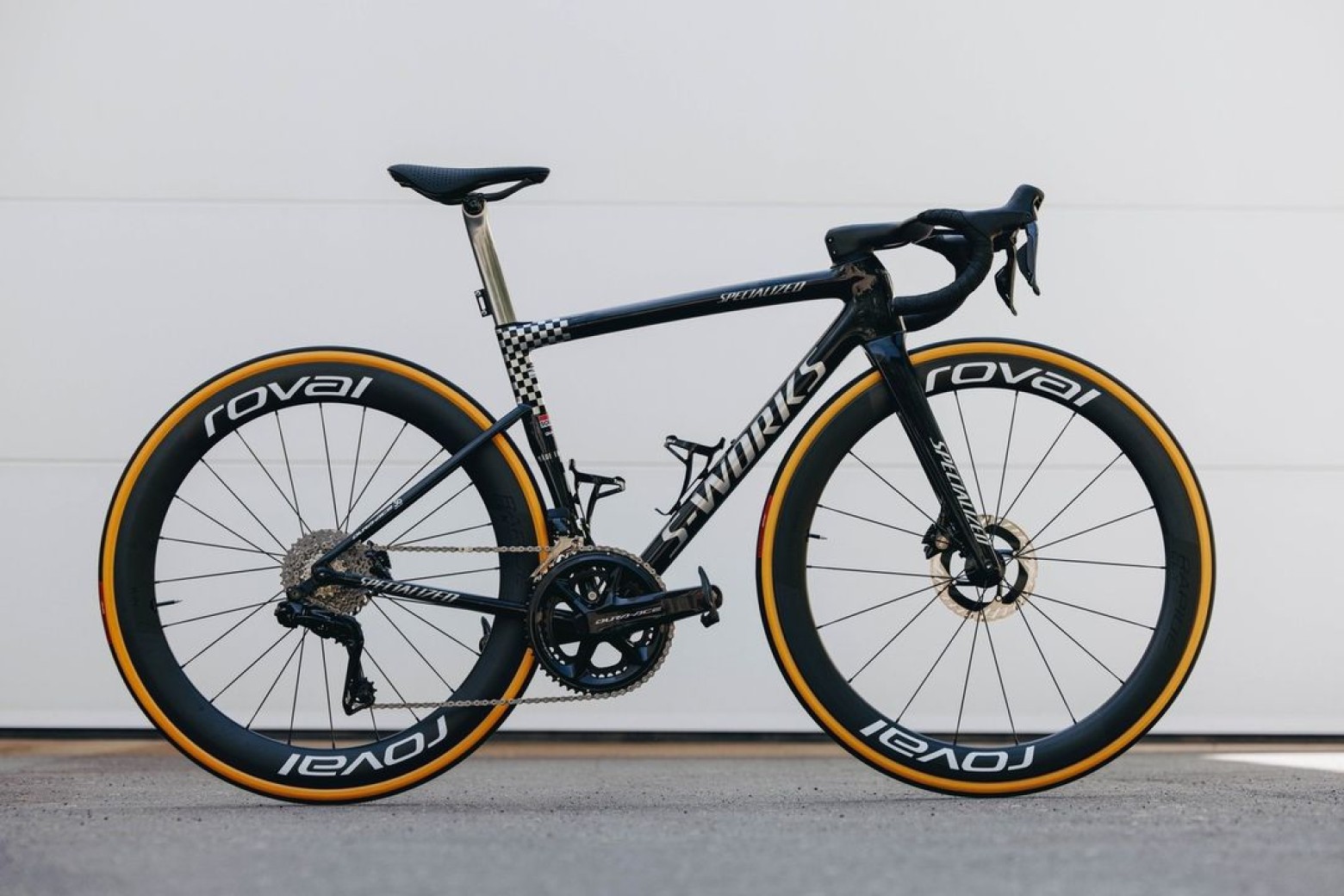 Al detalle la Tarmac SL 8 personalizada que Evenepoel llevará en La ...
