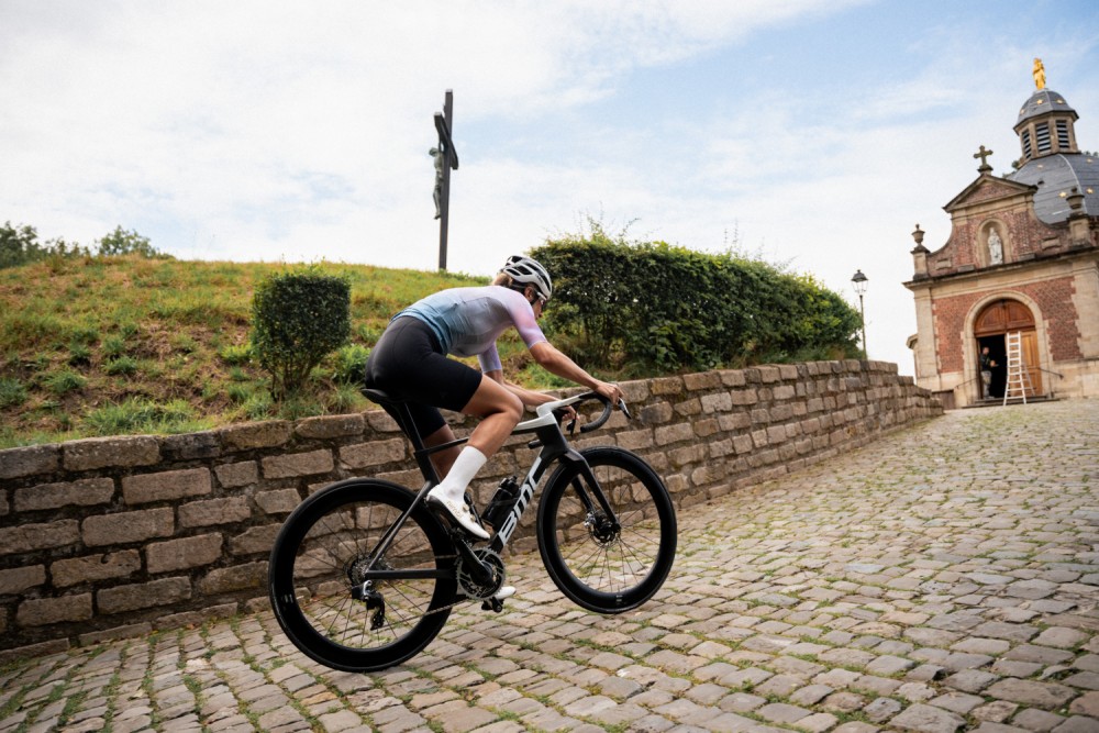 Nace la Teammachine R de la colaboración entre BMC y Red Bull