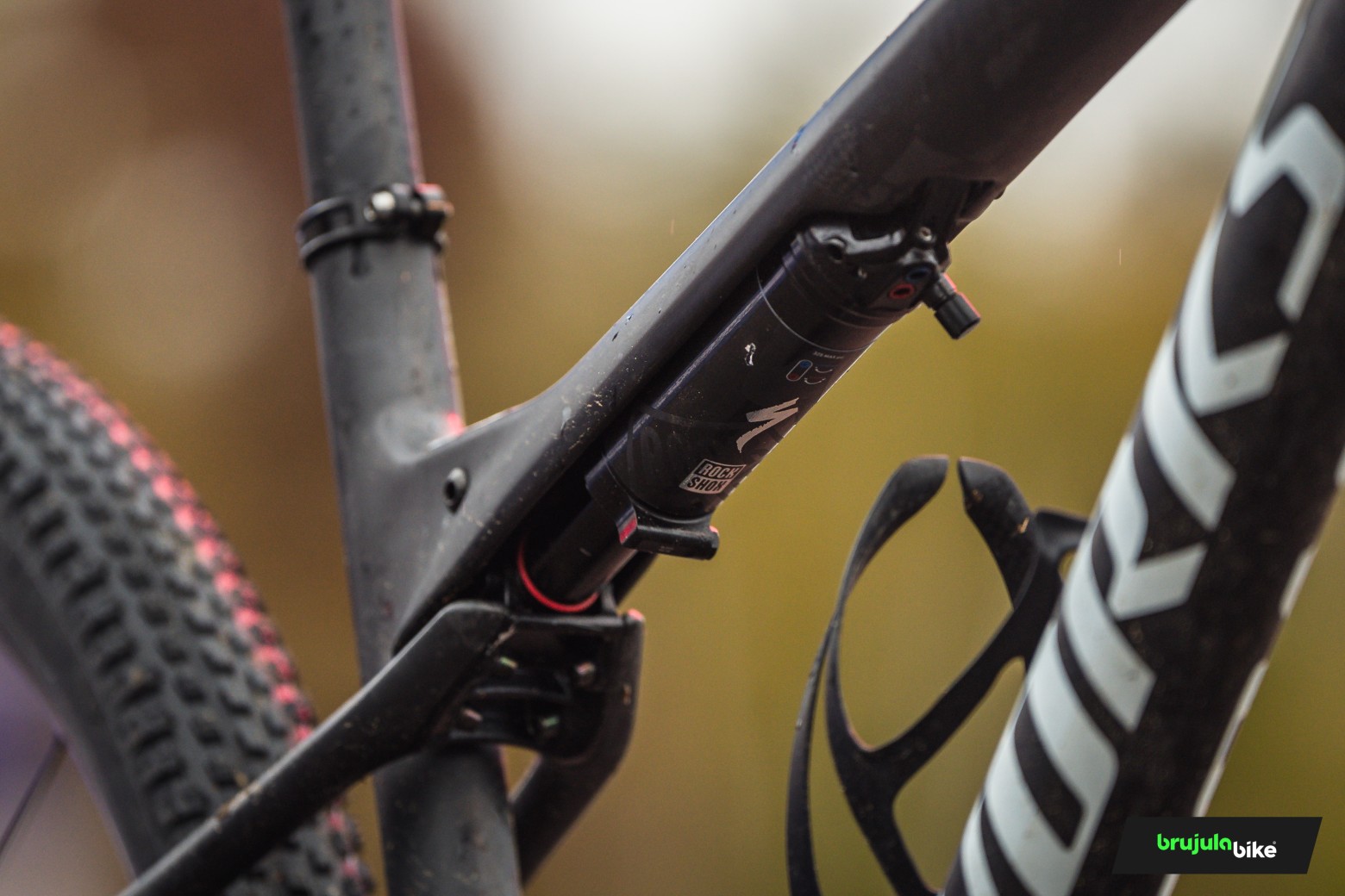 Al detalle la Specialized Epic WC de Koretzky con la que ganó en París